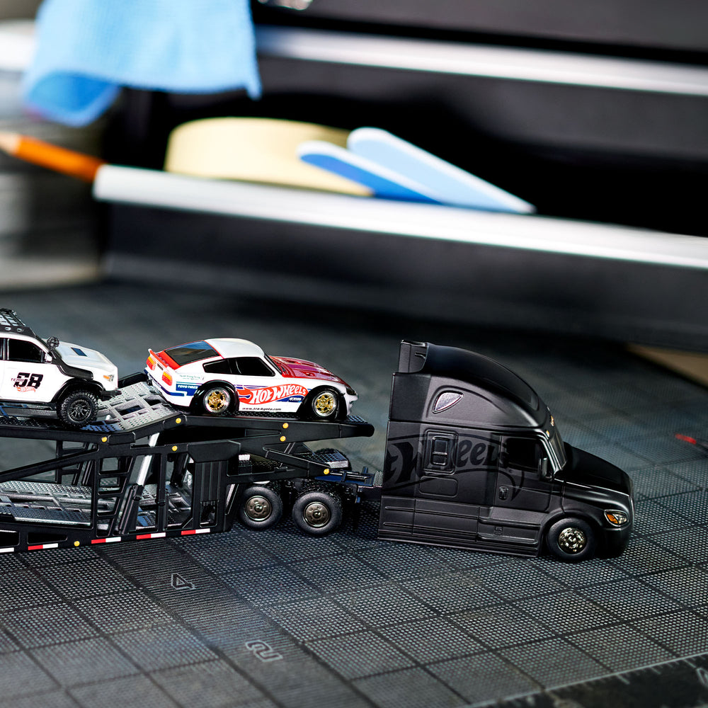 Hot Wheels Elite 64 Freightliner Cascadia | Mattel Creations