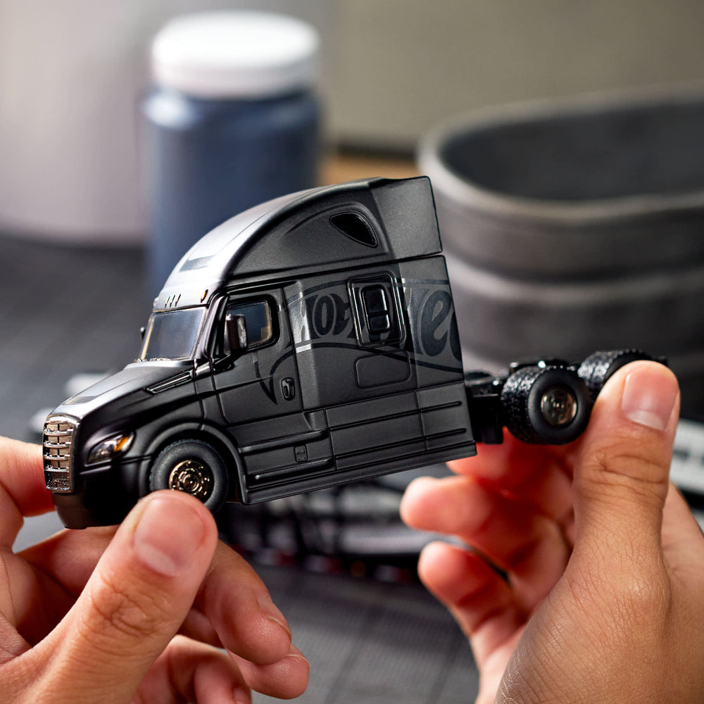 Hot Wheels Elite 64 Freightliner Cascadia | Mattel Creations