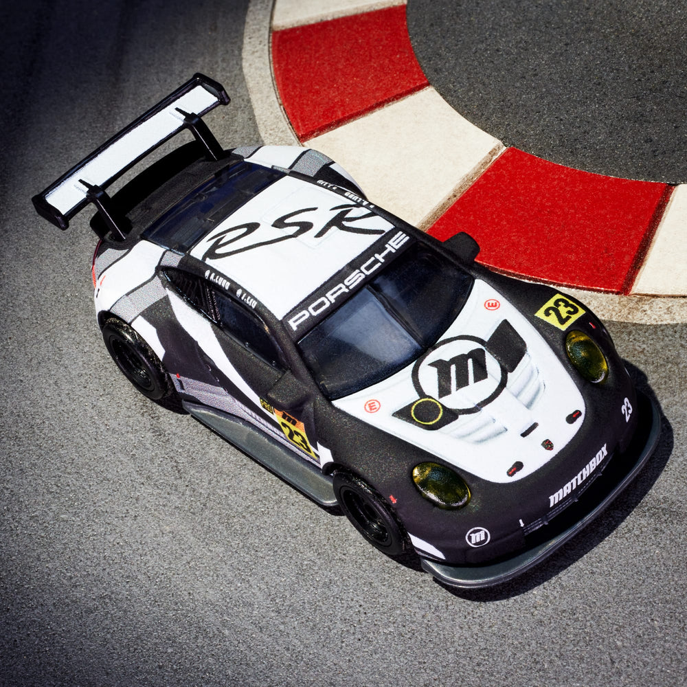 Matchbox Porsche 911 RSR – Mattel Creations