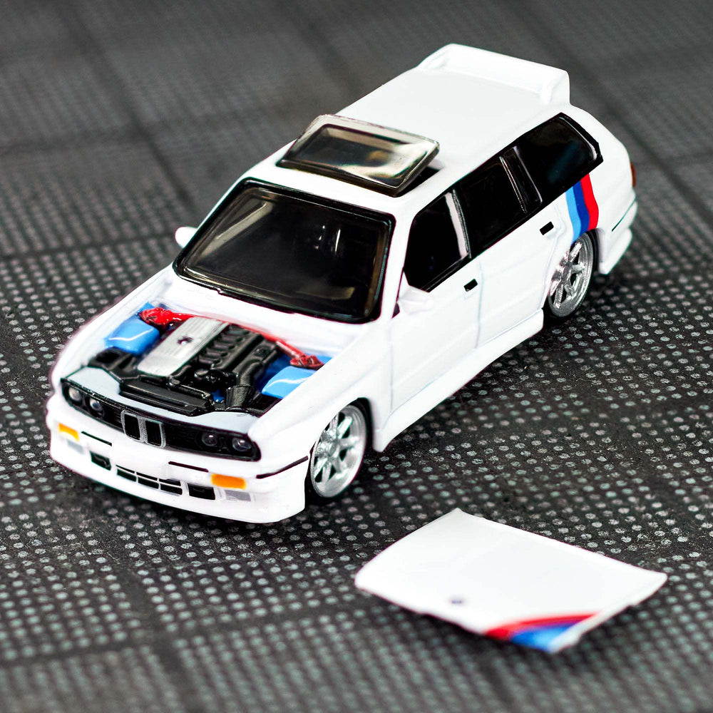 Hot Wheels Elite 64 1990 BMW 318i Touring | Mattel Creations