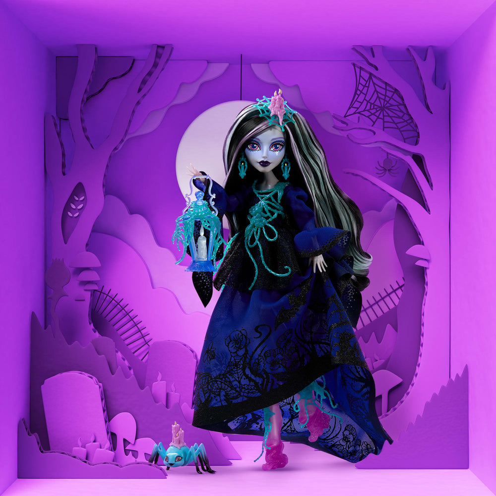 Monster High Lenore Loomington Doll | Mattel Creations